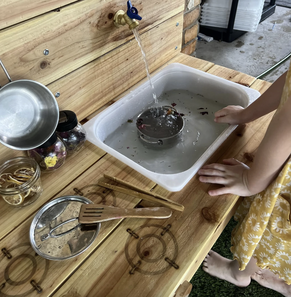 16 Easy Creative Mud Kitchen Ideas