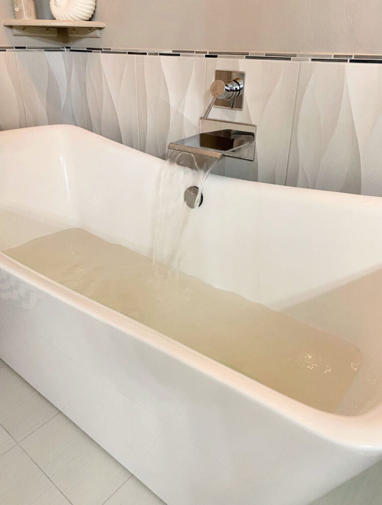 How to Make a Homemade Oatmeal Bath for Babies